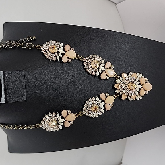 Vintage | Jewelry | Vintage Beige White Statement Necklace | Poshmark